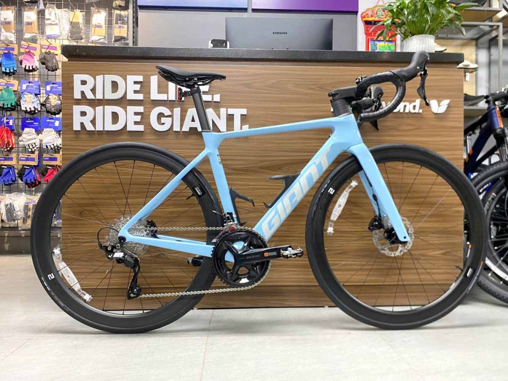 Showroom xe đạp đua Giant - Xedap24h.